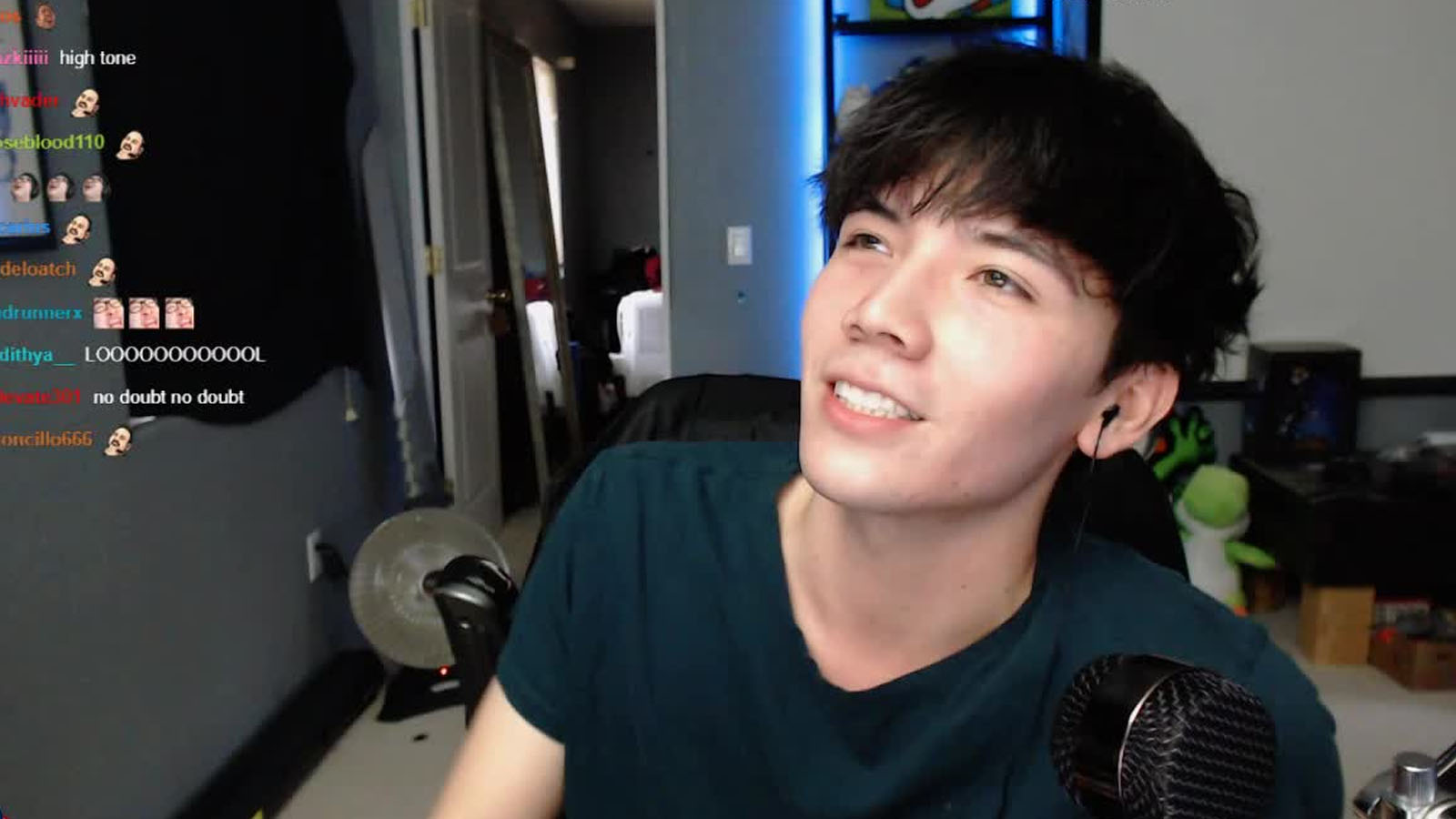 Streamer gana en LoL y CS:GO jugando al mismo tiempo - Dexerto